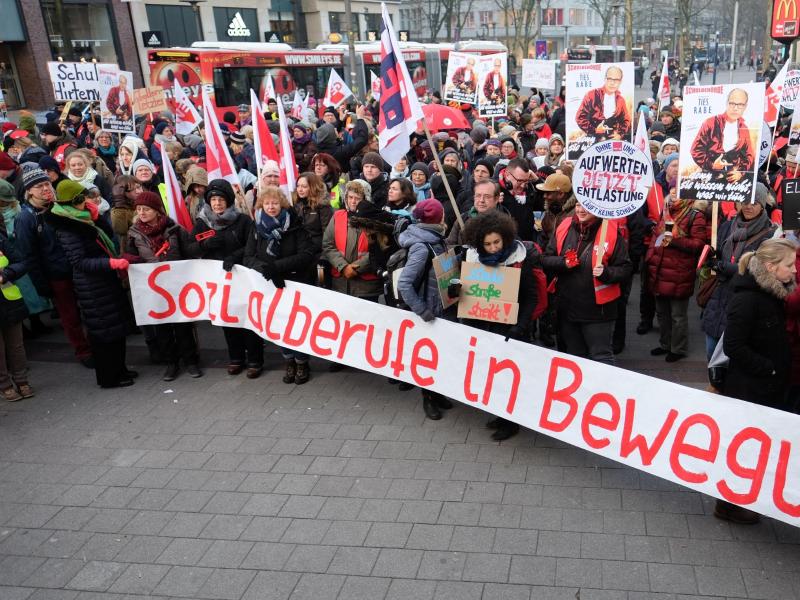 Warnstreiks im öffentlichen Dienst in sechs Bundesländern angelaufen ... Warnstreiks im öffentlichen Dienst in sechs Bundesländern angelaufen ...